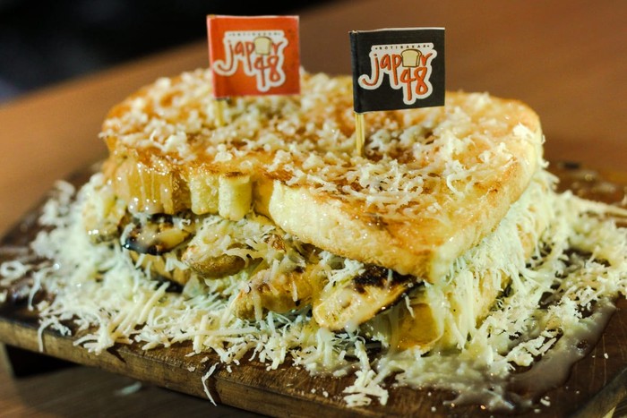 20 Roti Bakar Kekinian Topping Melimpah Ada di Sini!