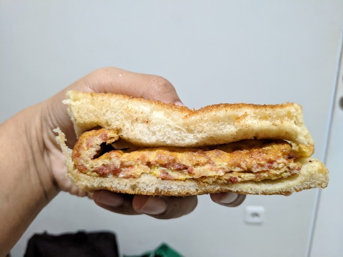 20 Roti Bakar Kekinian Topping Melimpah Ada di Sini!