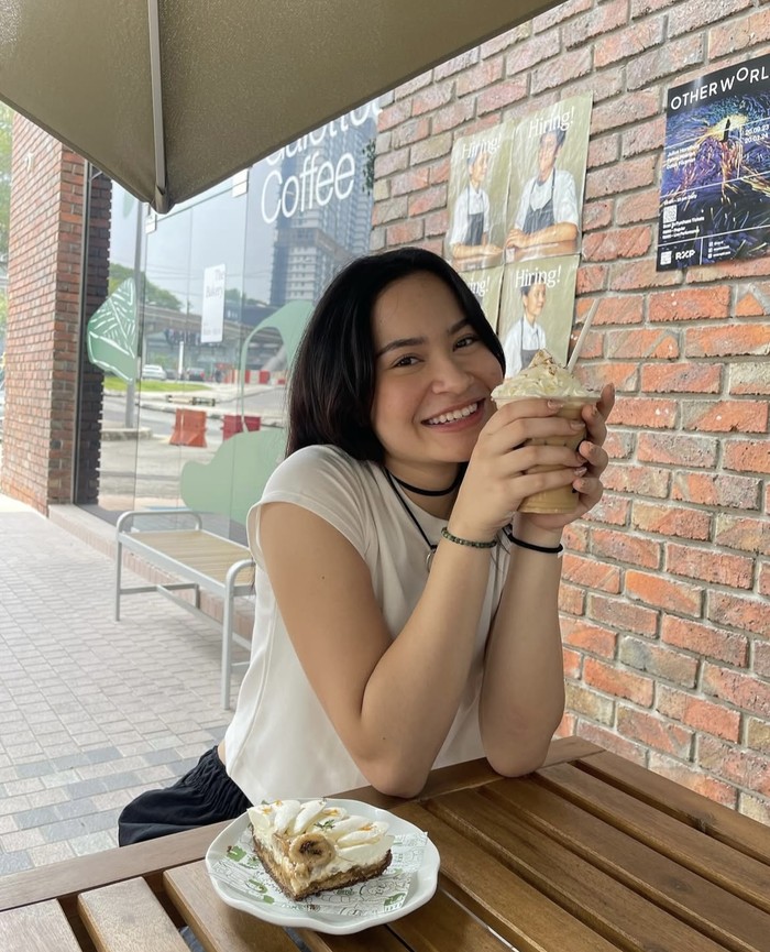 Pesona Satine Zaneta, Anak Abimana Aryasatya yang Hobi Minum Matcha