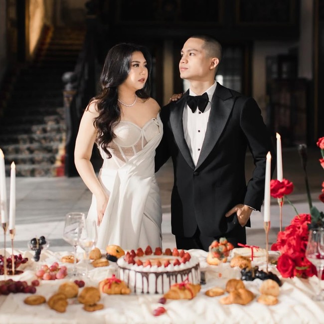 8 Potret Nong Poy Menikah Pakai Baju Pengantin Tradisional, Cantik Memukau