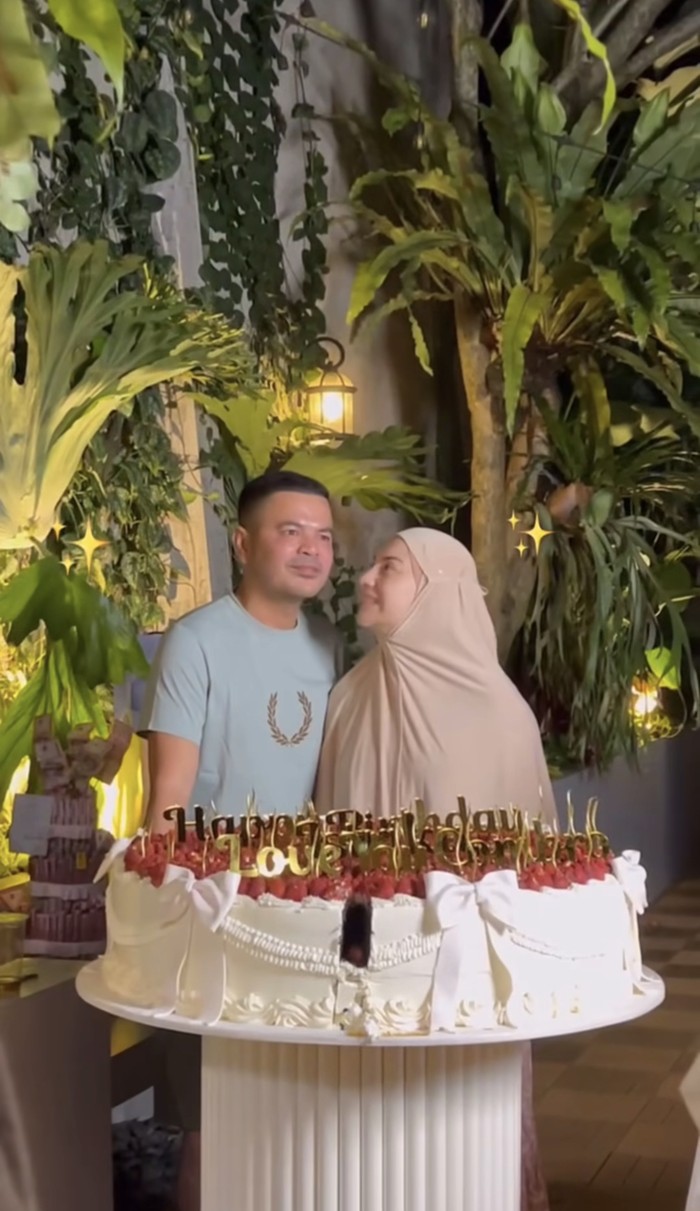 Meriahnya Kejutan Ulang Tahun Irish Bella, Ada Kue Tart Stroberi Jumbo!