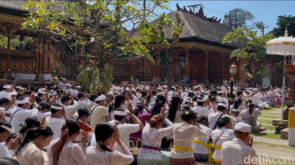 Mantra Panca Sembah dalam Hindu Lengkap dengan Terjemahannya