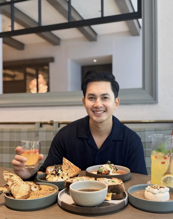 Kiki Farrel Kulineran di Myeong-dong dan Kalap Makan Sushi