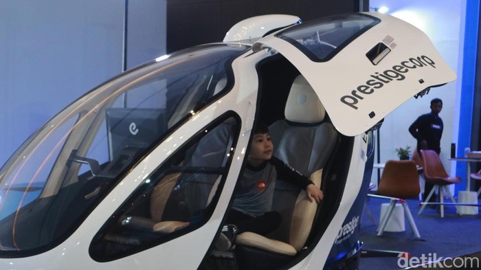 Melihat Langsung Mobil Terbang yang Dipakai iShowSpeed di China