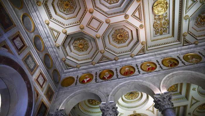 Mosaik Baru Paus Fransiskus Hiasi Basilika di Roma