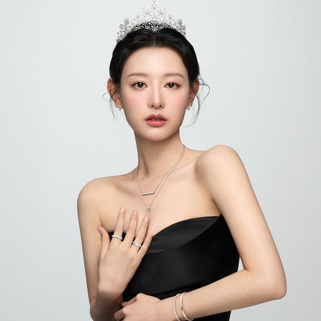 7 Gaya Jennie BLACKPINK Jadi Model Campaign Chanel 25 Handbag, Susul ...