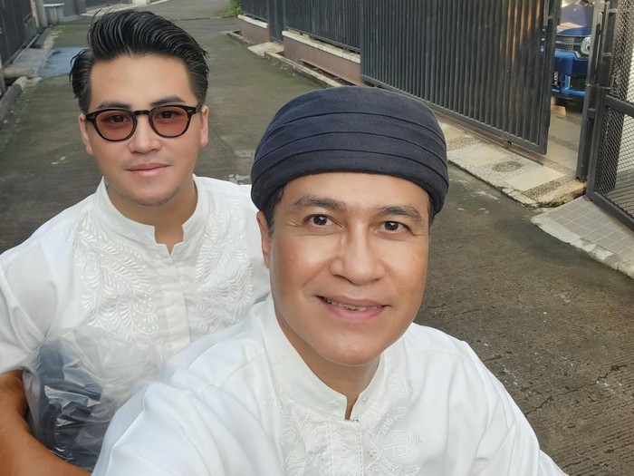 7 Momen Adjie Pangestu dan Rafi Bak Kakak Beradik