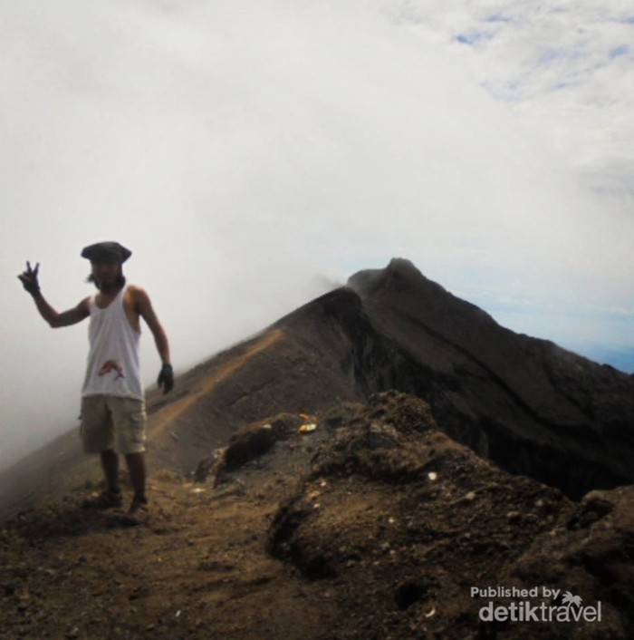 Cerita Mendaki Gunung Agung di Bali yang Penuh Filosofi dan Mitos