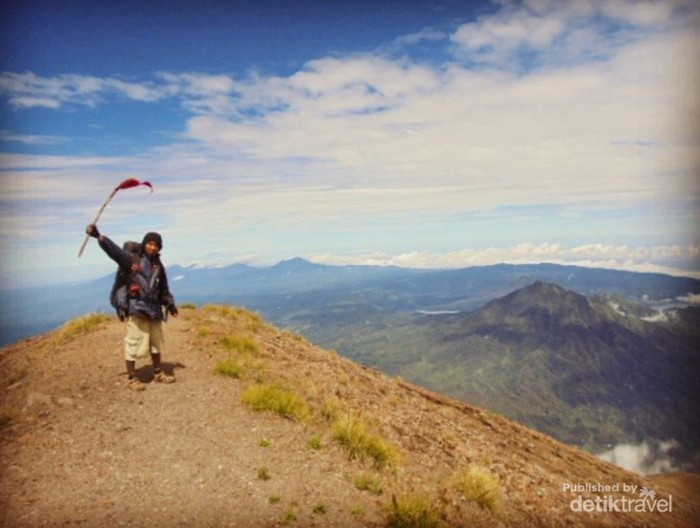 Cerita Mendaki Gunung Agung di Bali yang Penuh Filosofi dan Mitos