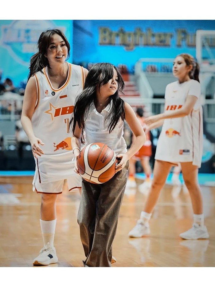 Seru Banget! Gisel dan Gading Marten Tanding Basket, Siapa Menang?