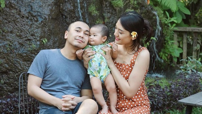 Ultah ke-7 Pernikahan dengan Raditya Dika, Anissa Aziza Minta Doa Ini