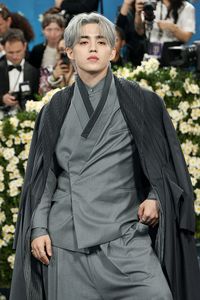 7 Gaya S.Coups SEVENTEEN di Met Gala 2025, Kostumnya Terinspirasi Hanbok