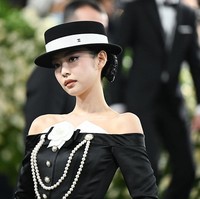 Adu Gaya Member BLACKPINK di Met Gala: Lisa Pamer Tas LV, Jennie Pakai Tuxedo