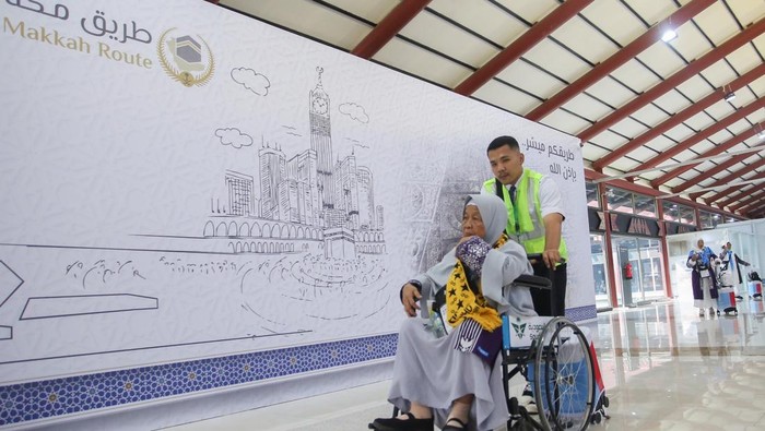 Melihat Keberangkatan Jemaah Haji dari Terminal Khusus Haji Bandara Soetta