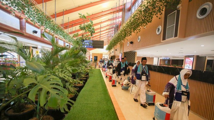Melihat Keberangkatan Jemaah Haji dari Terminal Khusus Haji Bandara Soetta
