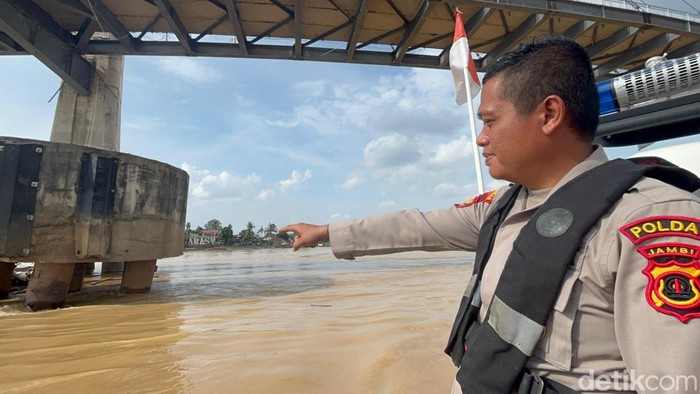 Potret Fender Jembatan Gentala Arasy Usai Ditabrak Tongkang Batu Bara Potret Fender Jembatan Gentala Arasy Usai Ditabrak Tongkang Batu Bara