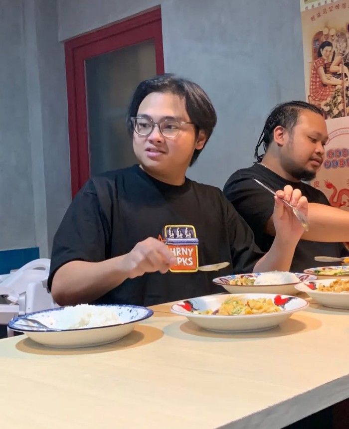 Momen Aldy Maldini saat MnG di Kafe hingga Makan Teppanyaki