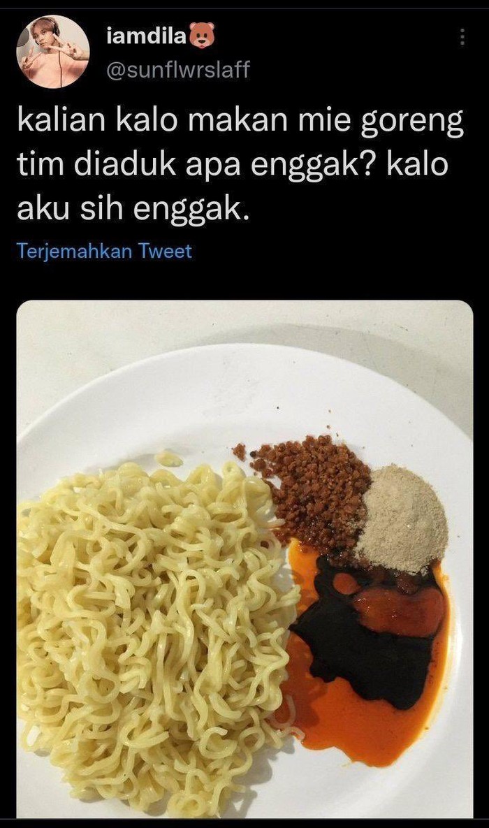10 Kombinasi Makanan Absurd Warga +62, Nasgor Matcha hingga Tumis Semangka