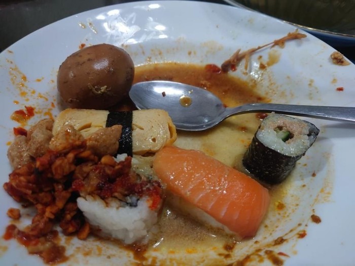 10 Kombinasi Makanan Absurd Warga +62, Nasgor Matcha hingga Tumis Semangka