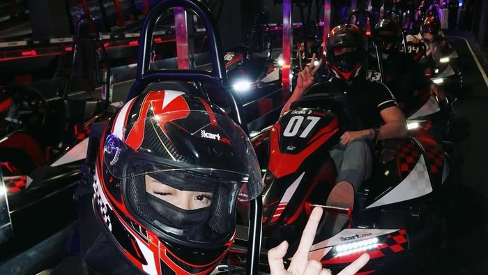 Verrell Bramasta Pamer Otot Saat Main Gokart Sama Fuji