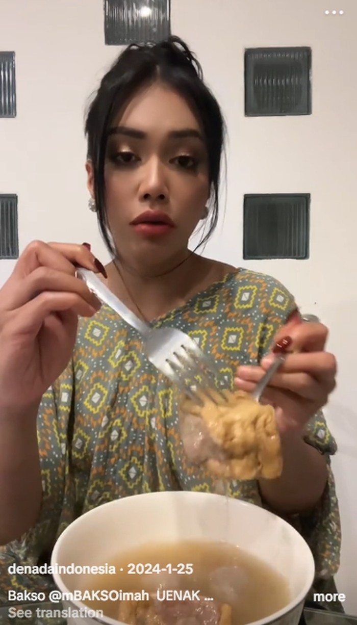 Hobi Kulineran, Denada Tambunan Cicip Ayam Tangkap dan Bakso Soimah