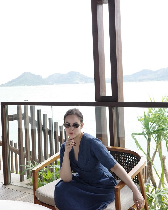 Pesona Menawan Chelsea Islan Saat Liburan