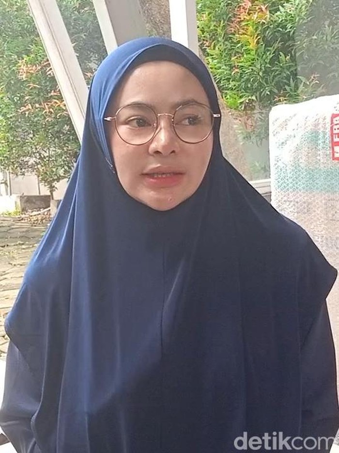 Penampilan Perdana Vitalia Sesha di TV Usai Berhijab