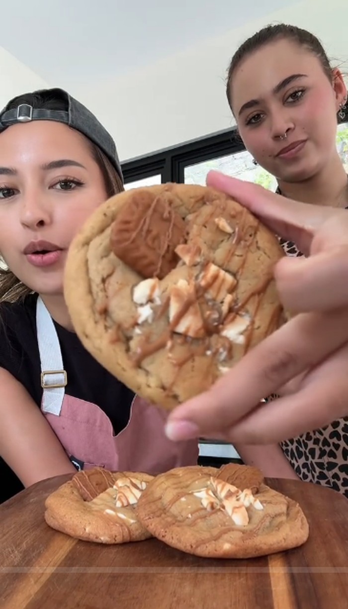 Jennifer Coppen Bisnis Brownies dan Cookies Bareng Zoe Wassink