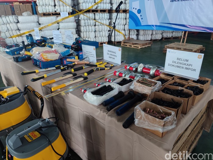 Penampakan Barang-barang Haram dari China