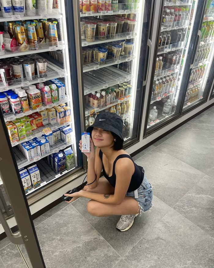 Rachel Cia, Teman Dekat Dikta yang Hobi Hangout di Kafe