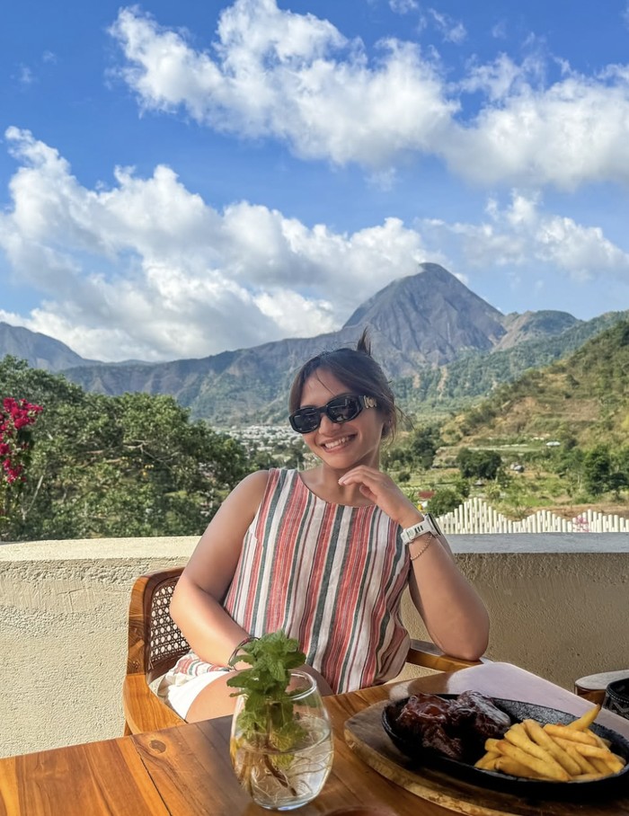 Amel Carla Pamer Momen Makan Seru di Lombok hingga Jepang