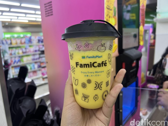 Smoothies Mangga dan Beri Bisa Dibeli via Mesin Otomatis di Minimarket