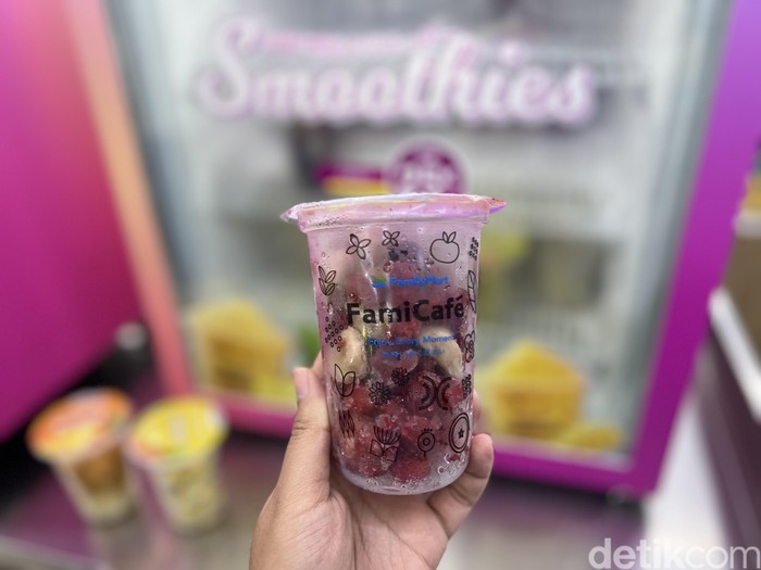 Smoothies Mangga dan Beri Bisa Dibeli via Mesin Otomatis di Minimarket