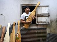 8 Alat Musik Tradisional Khas Kalimantan dan Cara Memainkannya