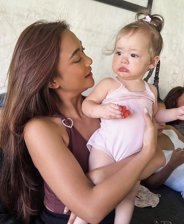 Gaya Keren Marion Jola Saat Masak hingga Kulineran Bareng Pacar