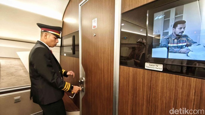 Mengintip Rutinitas Masinis Whoosh, Ketat Banget Sebelum Masuk Kabin