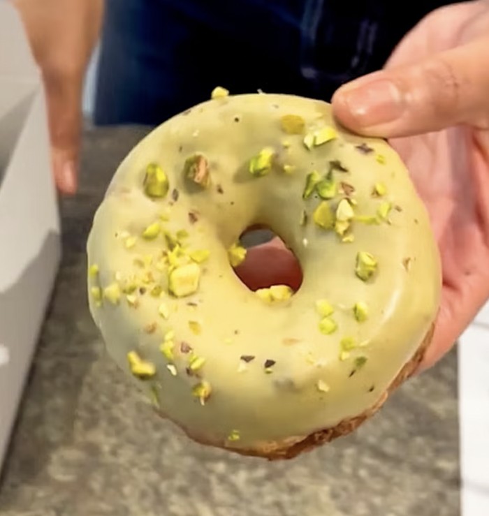 Penampakan Donat Viral yang Harganya Bisa Rp 200 Ribu Sebiji