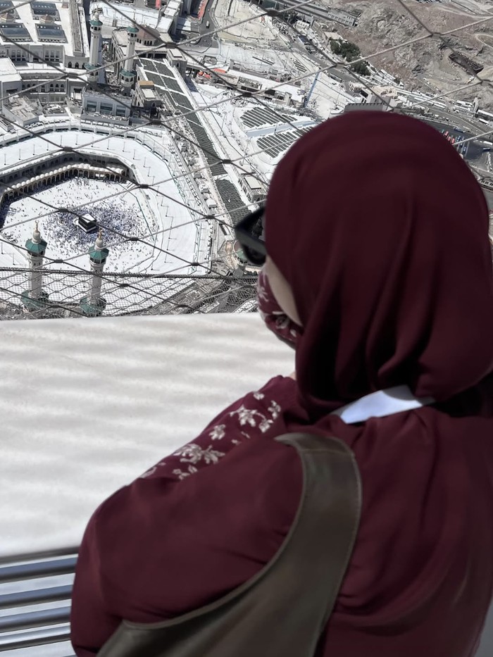 View Poppy Bunga dari Lantai Tertinggi Zamzam Tower di Makkah