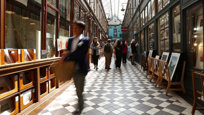 Menikmati Romansa Musim Semi di Paris