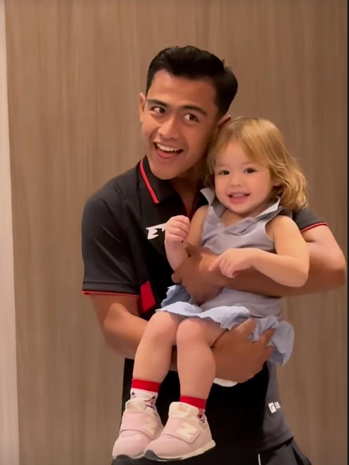 Anak Digendong Pratama Arhan, Jennifer Coppen: Om Jowo Ini