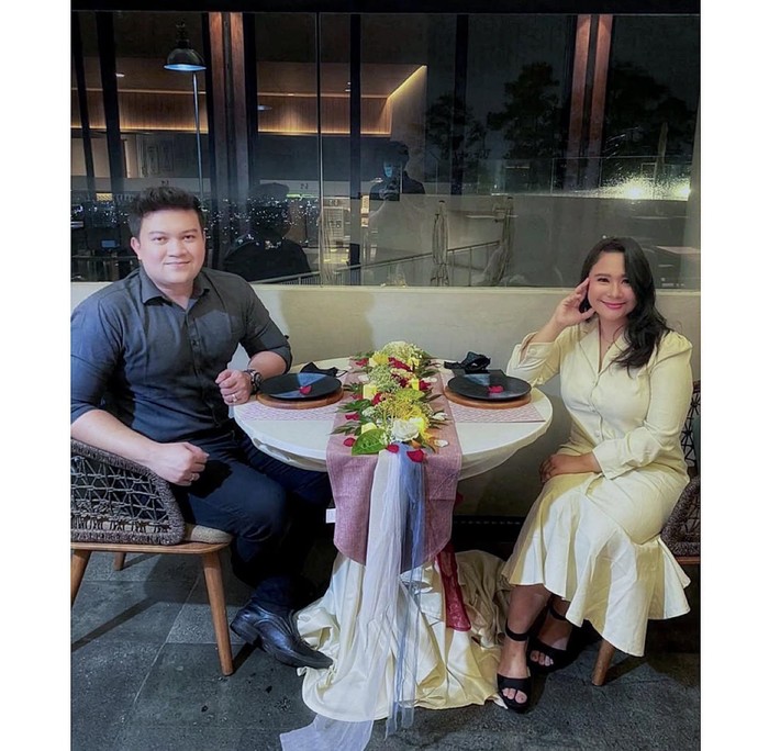Chikita Meidy Kulineran Bareng Suami di Food Court hingga Restoran