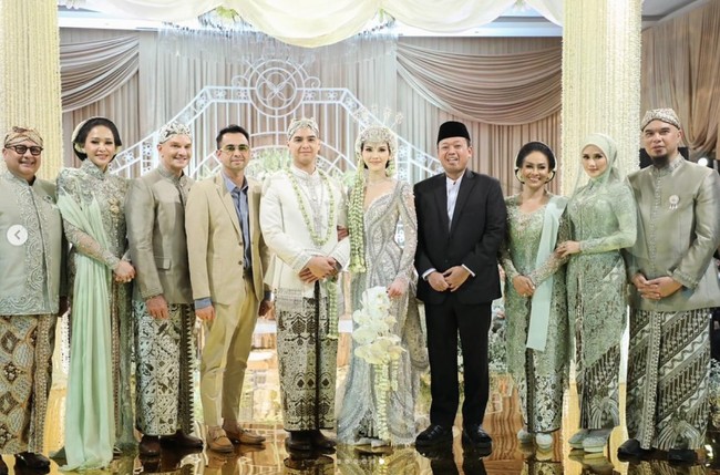 Foto: Beda Gaya Maia Estianty & Mulan Jameela di Pernikahan Al Ghazali-Alyssa