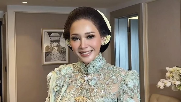 Maia Estianty Tampil Elegan di Akad Nikah Al Ghazali, Harga Cincinnya Rp 4 M