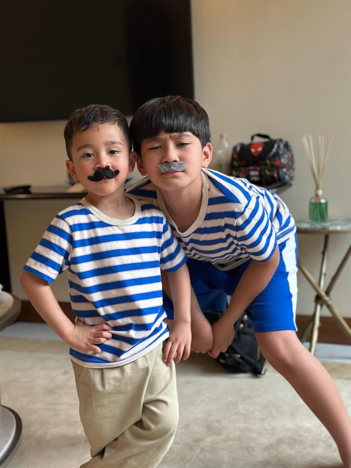 Potret Momen Gemas Rafathar dan Cipung Liburan di Italia