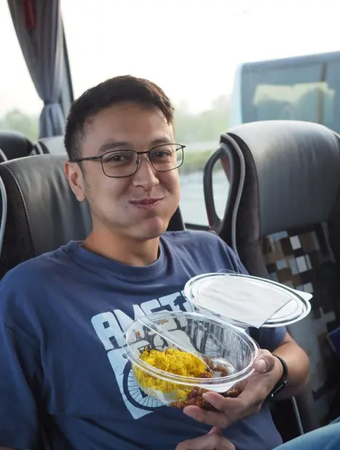 Dimas Anggara Kompak Kulineran Bareng Istri, Nadine Chandrawinata