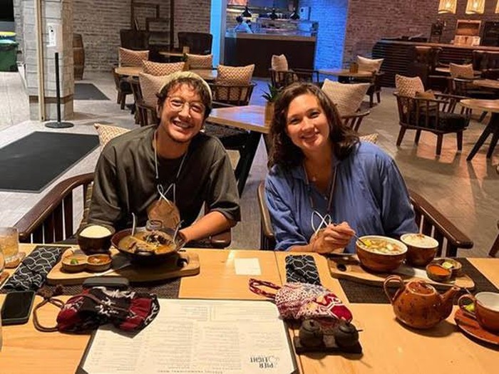 Dimas Anggara Kompak Kulineran Bareng Istri, Nadine Chandrawinata