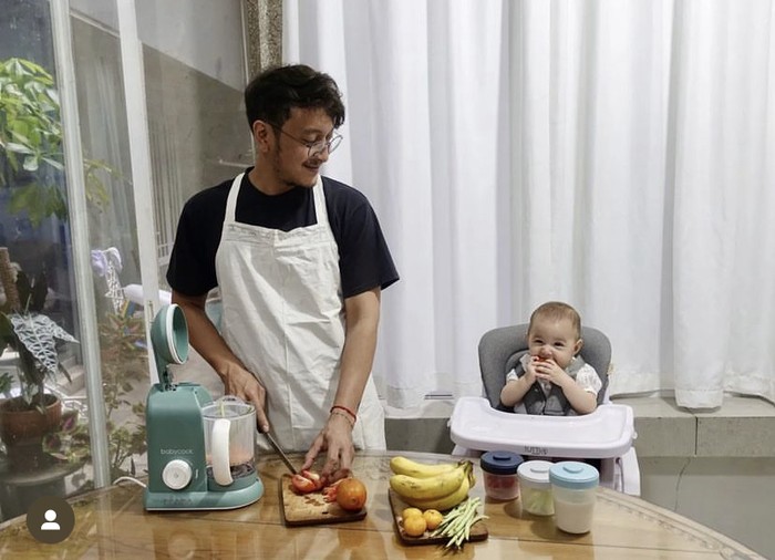 Dimas Anggara Kompak Kulineran Bareng Istri, Nadine Chandrawinata