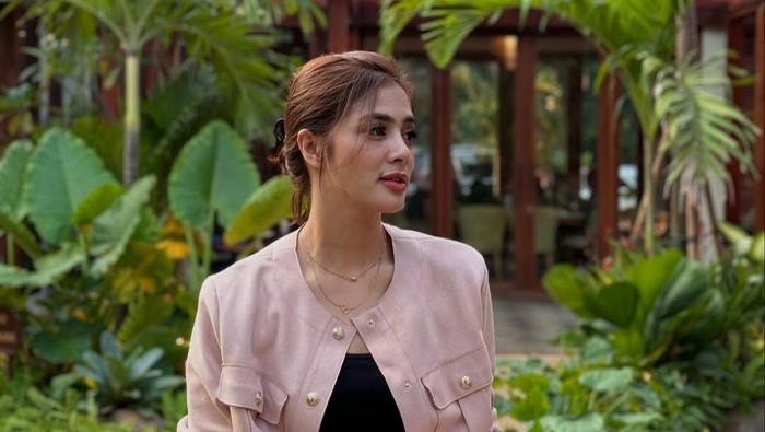 Biby Alraen Belum Nyaman Lepas Hijab, Rifky Balweel Ajak Umrah