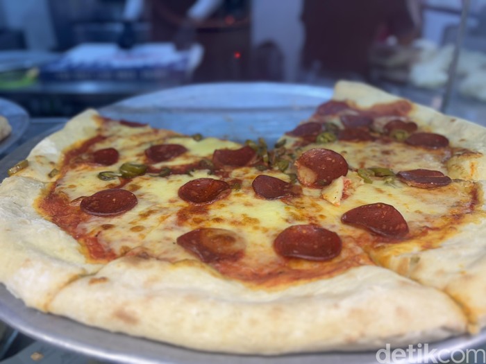 Potret Pengunjung PRJ 2025 Serbu Tenant Makanan Paling Viral