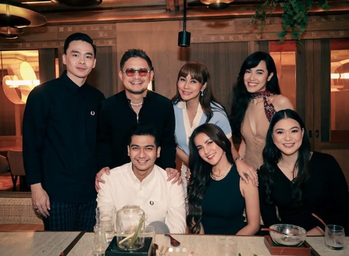 Momen Teuku Ryan Makan Bareng Olla Ramlan hingga Nikmati Macaron